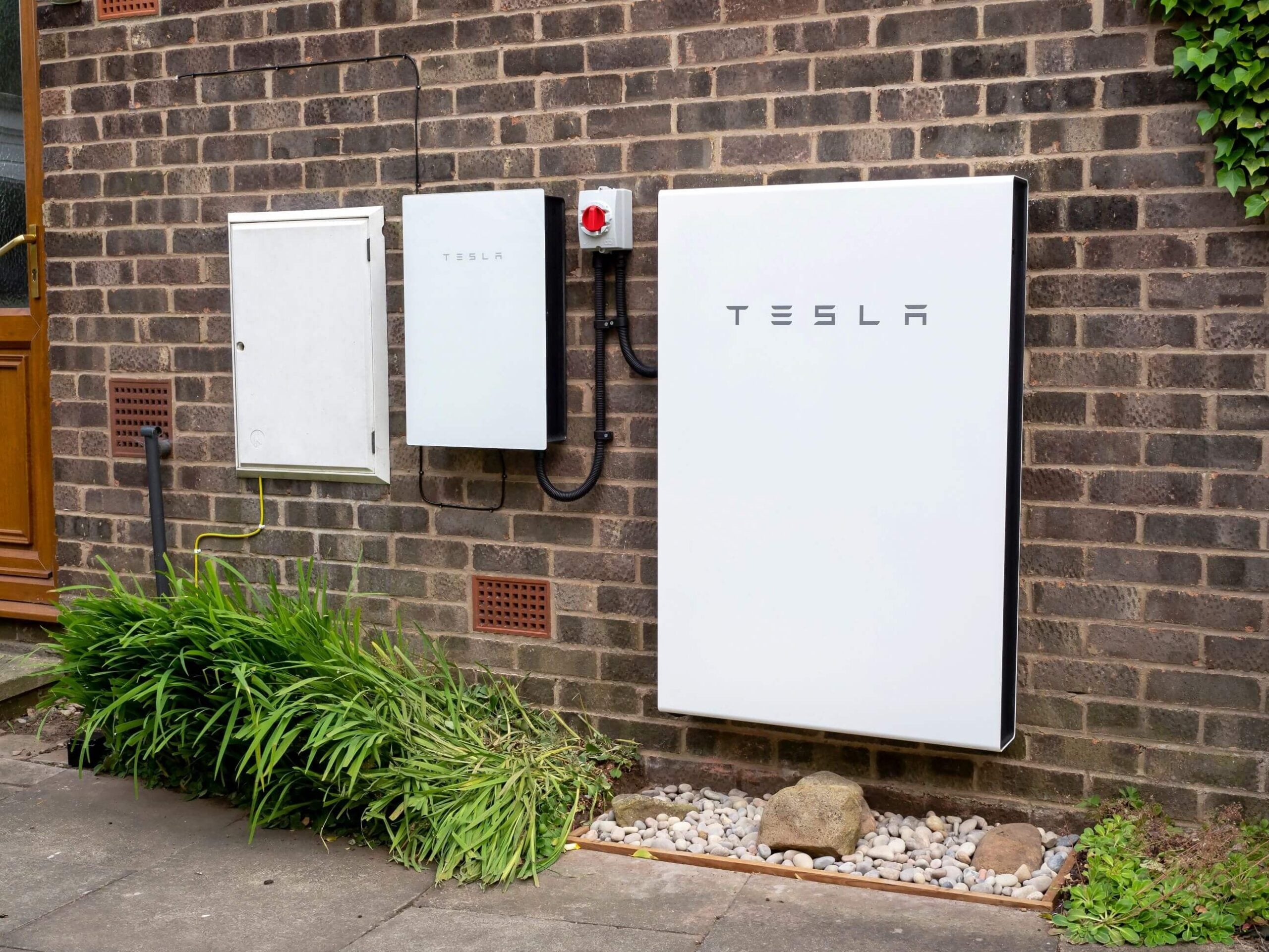 Tesla (TSLA) Secures UK Electricity Supply License to Power Homes and ...