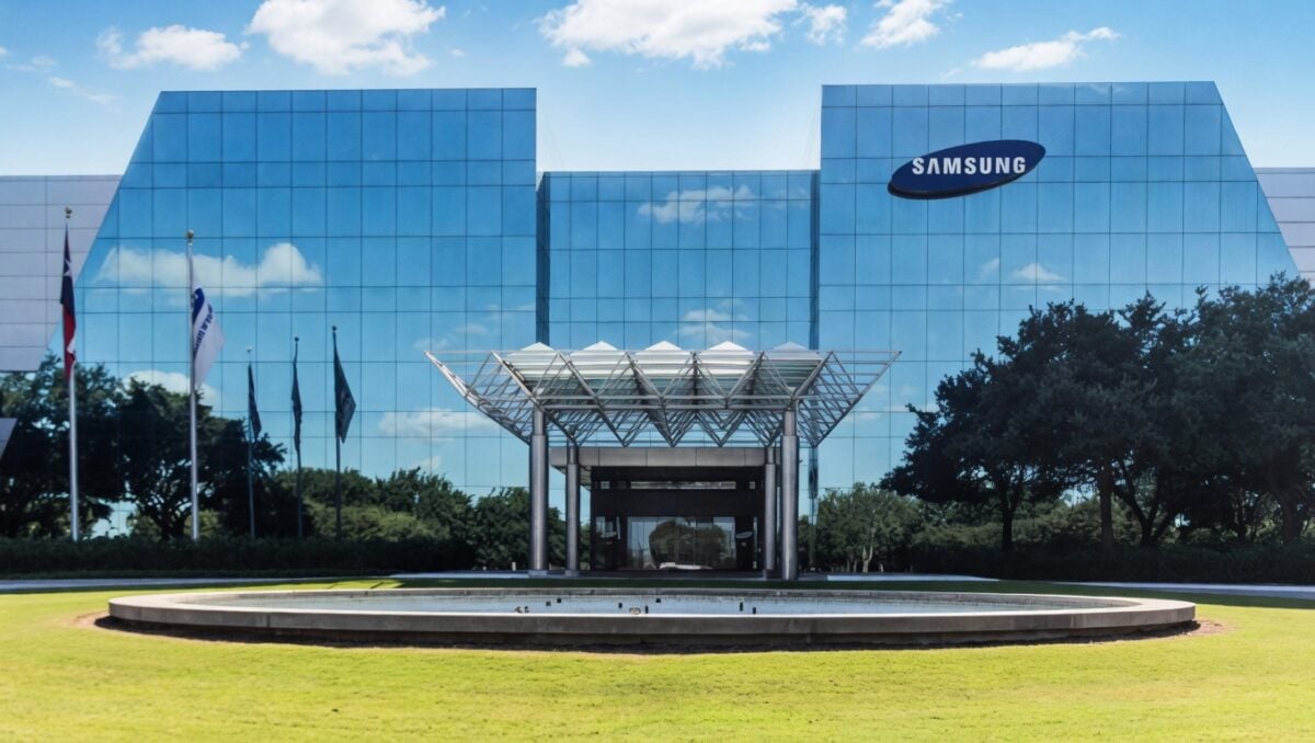 Samsung Electronics Soars 10% on Nvidia CEO Visit, HBM4E Chip Launch ...